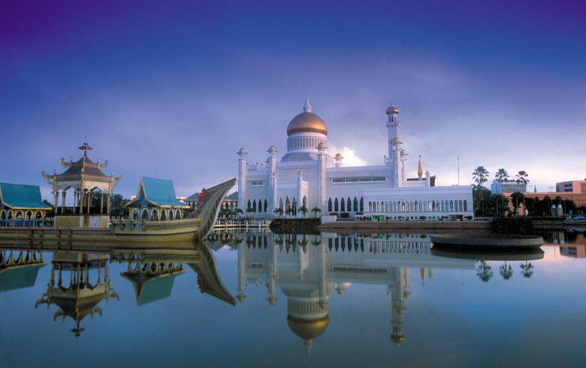 Sultan Omar Ali Saifuddien Mosque | Visit SOAS Mosque in Brunei ...
